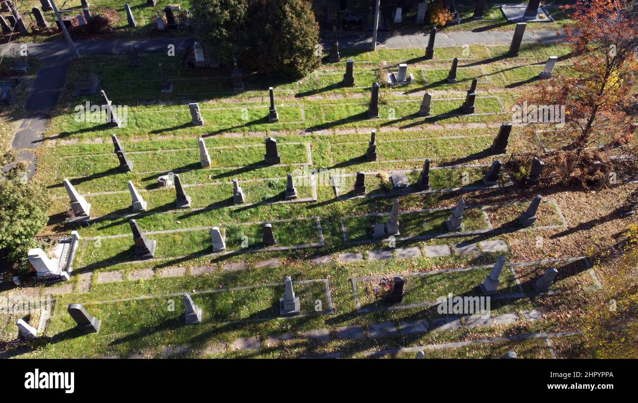 Tombstones gravestones hi-res stock photography and images - Alamy