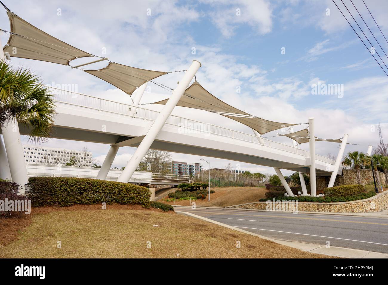 Walkway over road hi-res stock photography and images - Alamy