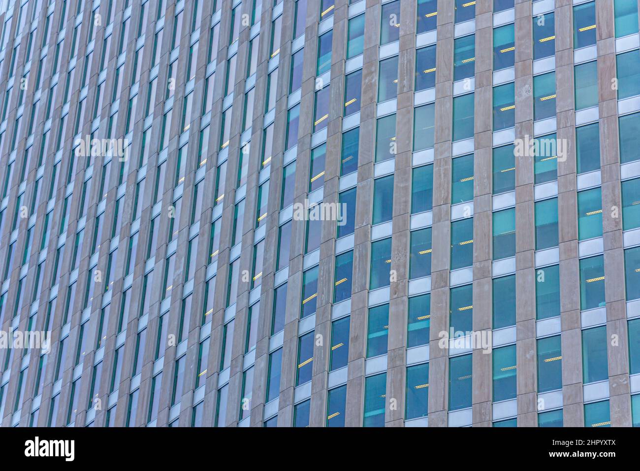Skyscraper glass window close up hi-res stock photography and images ...