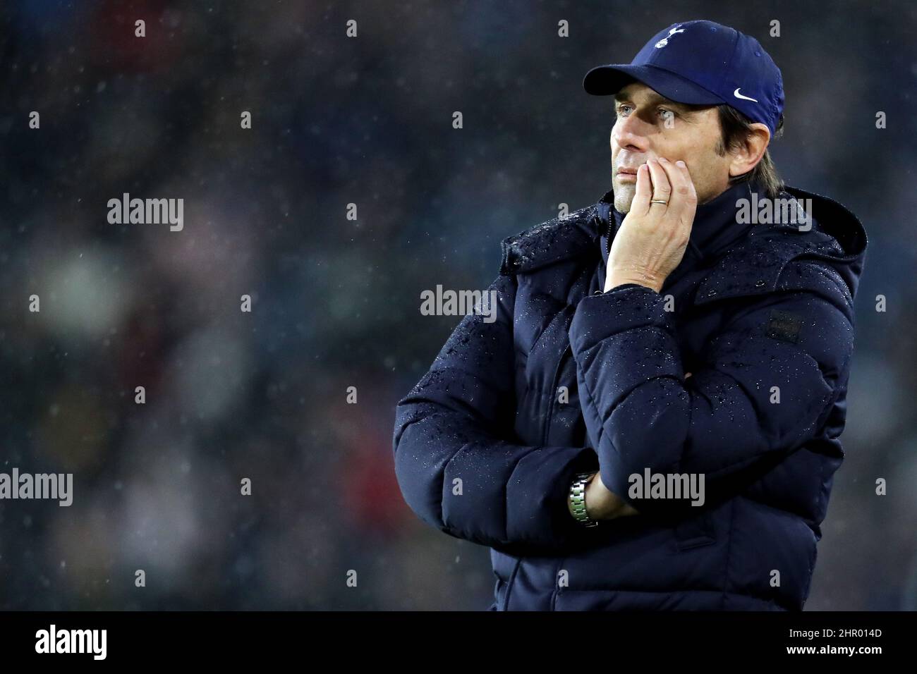 Antonio conte tottenham bench hi-res stock photography and images - Alamy