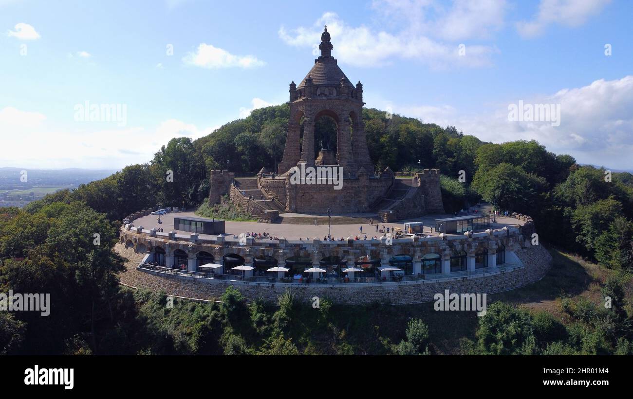 Luftaufnahme vom Kaiser Wilhelm Denkmal Porta Westfalica Stock Photo ...