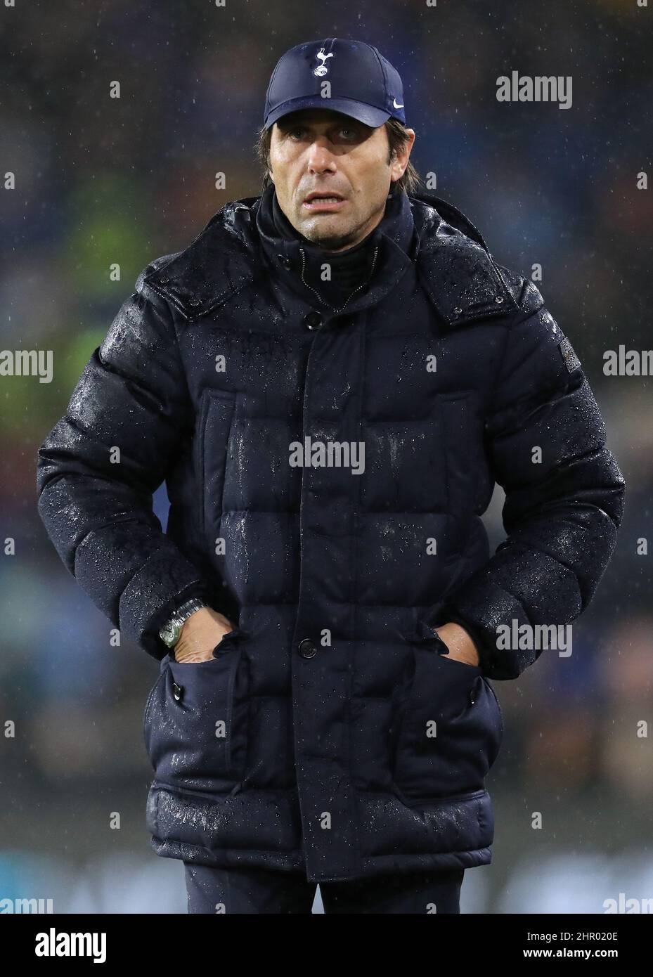 Antonio conte tottenham bench hi-res stock photography and images - Alamy