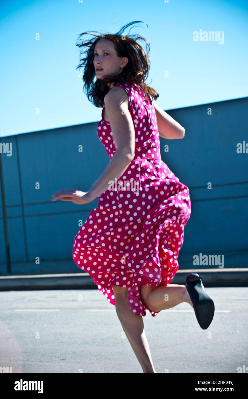 Woman looking over shoulder fear hi-res stock photography and images ...