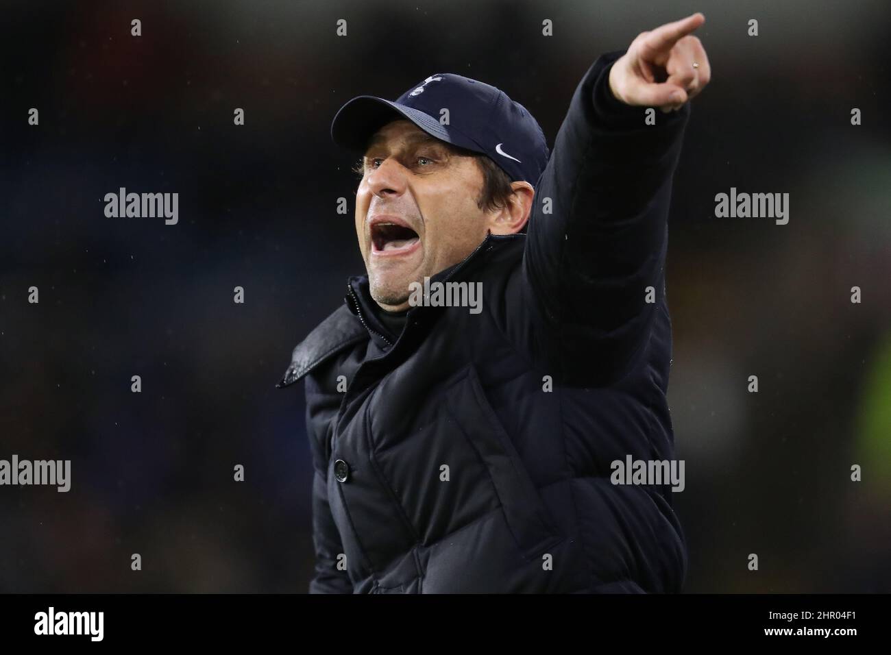 Antonio conte tottenham bench hi-res stock photography and images - Alamy