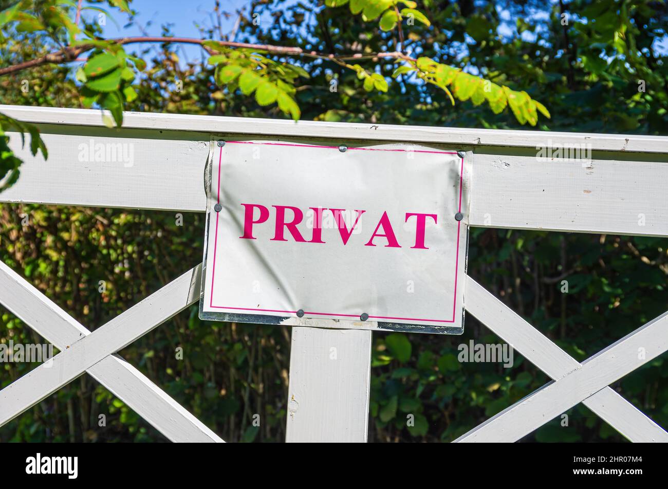 PRIVATE Sign On A Garden Gate Stock Photo - Alamy