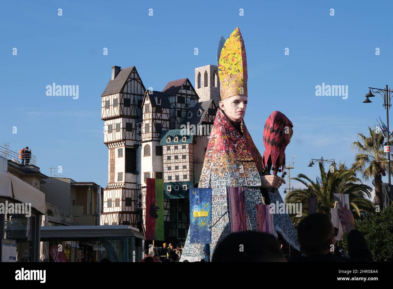 Photos of the parade floats for the carnival of viareggio, in the north ...