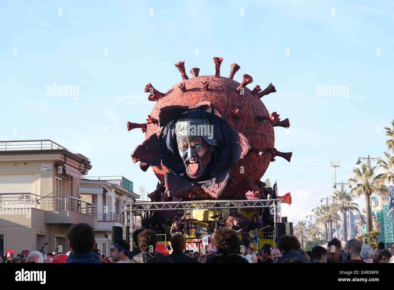 Photos of the parade floats for the carnival of viareggio, in the north ...