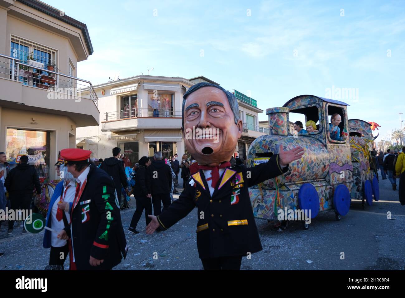 Photos of the parade floats for the carnival of viareggio, in the north ...