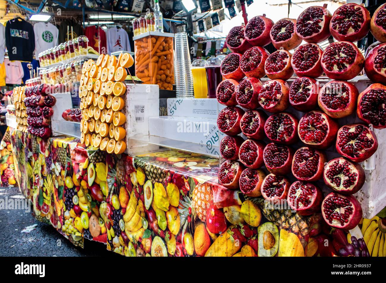 Israel tel aviv fruit juice stall hi-res stock photography and images ...