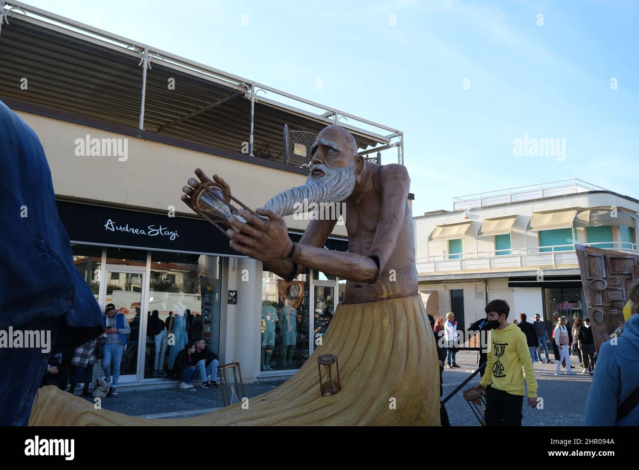 Photos of the parade floats for the carnival of viareggio, in the north ...