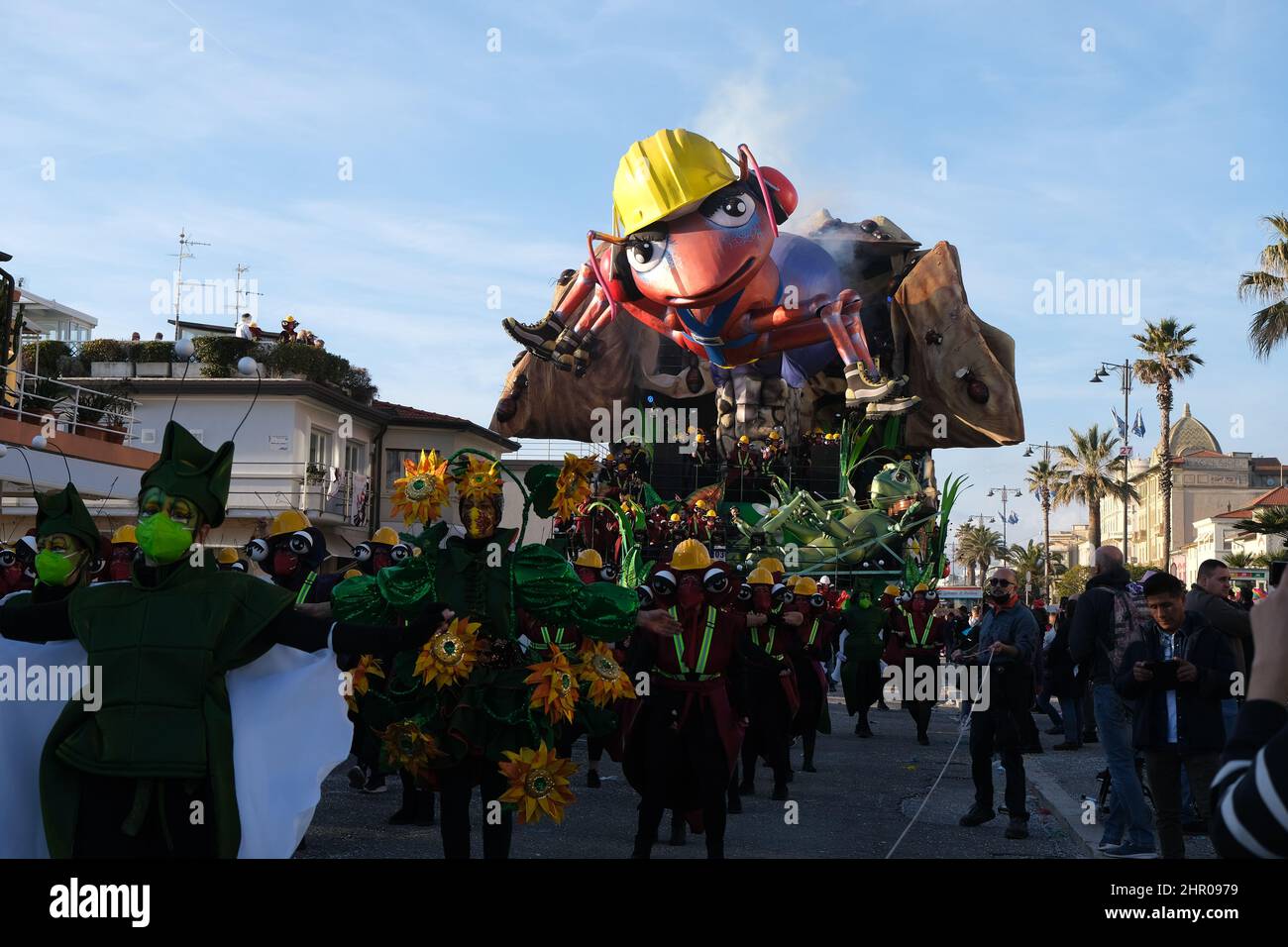 Photos of the parade floats for the carnival of viareggio, in the north ...