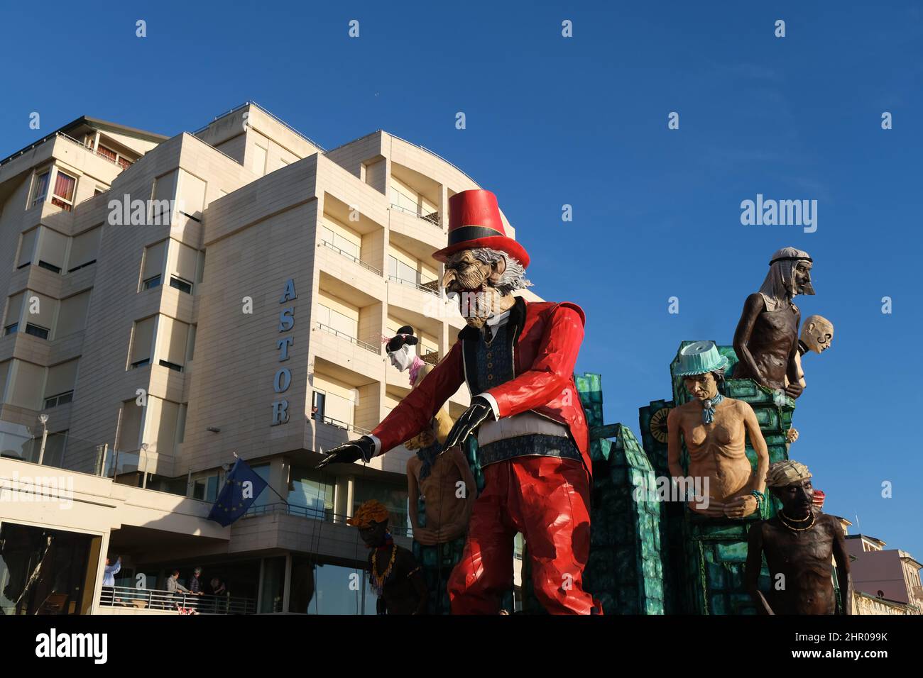 Photos of the parade floats for the carnival of viareggio, in the north ...