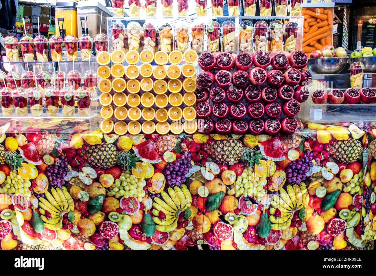 Israel tel aviv fruit juice stall hi-res stock photography and images ...
