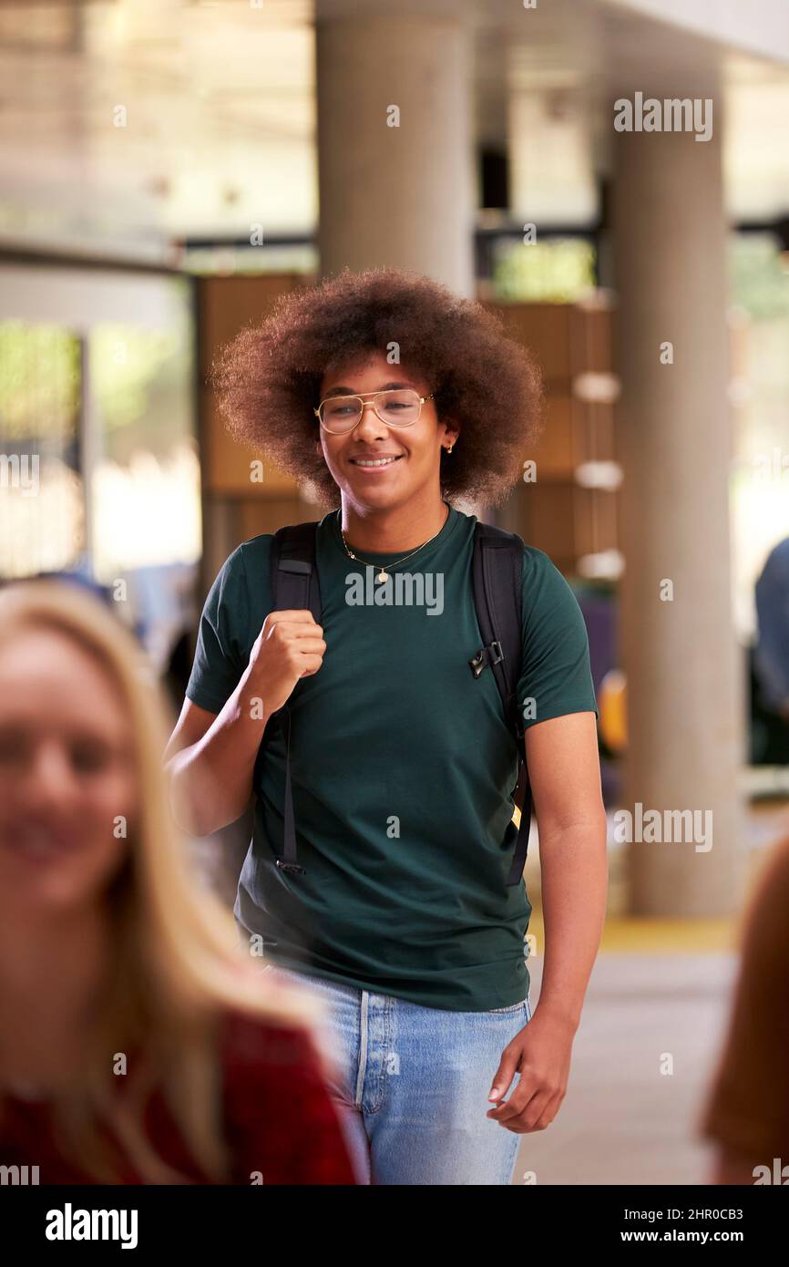 Busy college university campus hi-res stock photography and images - Alamy