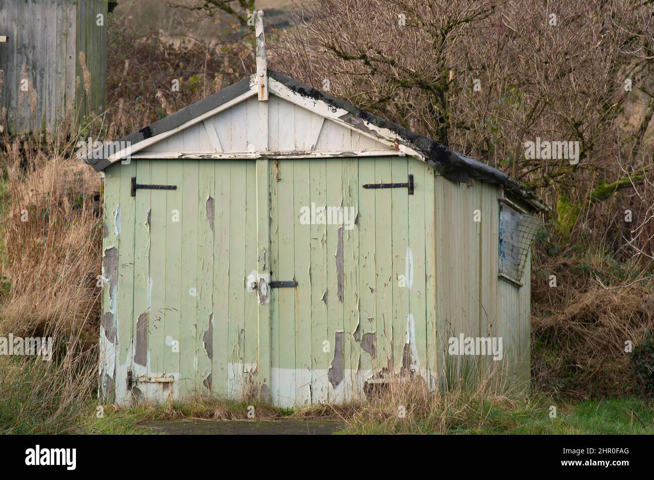 Old garage timber hut Stock Photo - Alamy