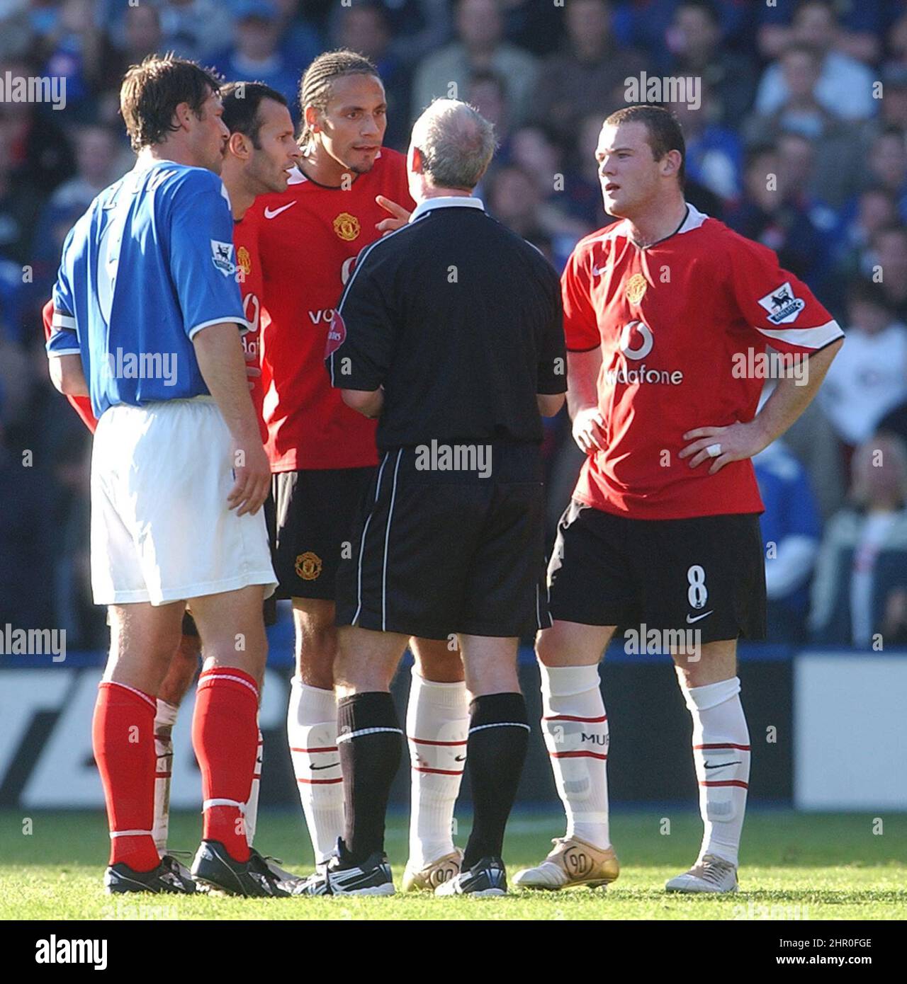 Argue with referee hi-res stock photography and images - Alamy