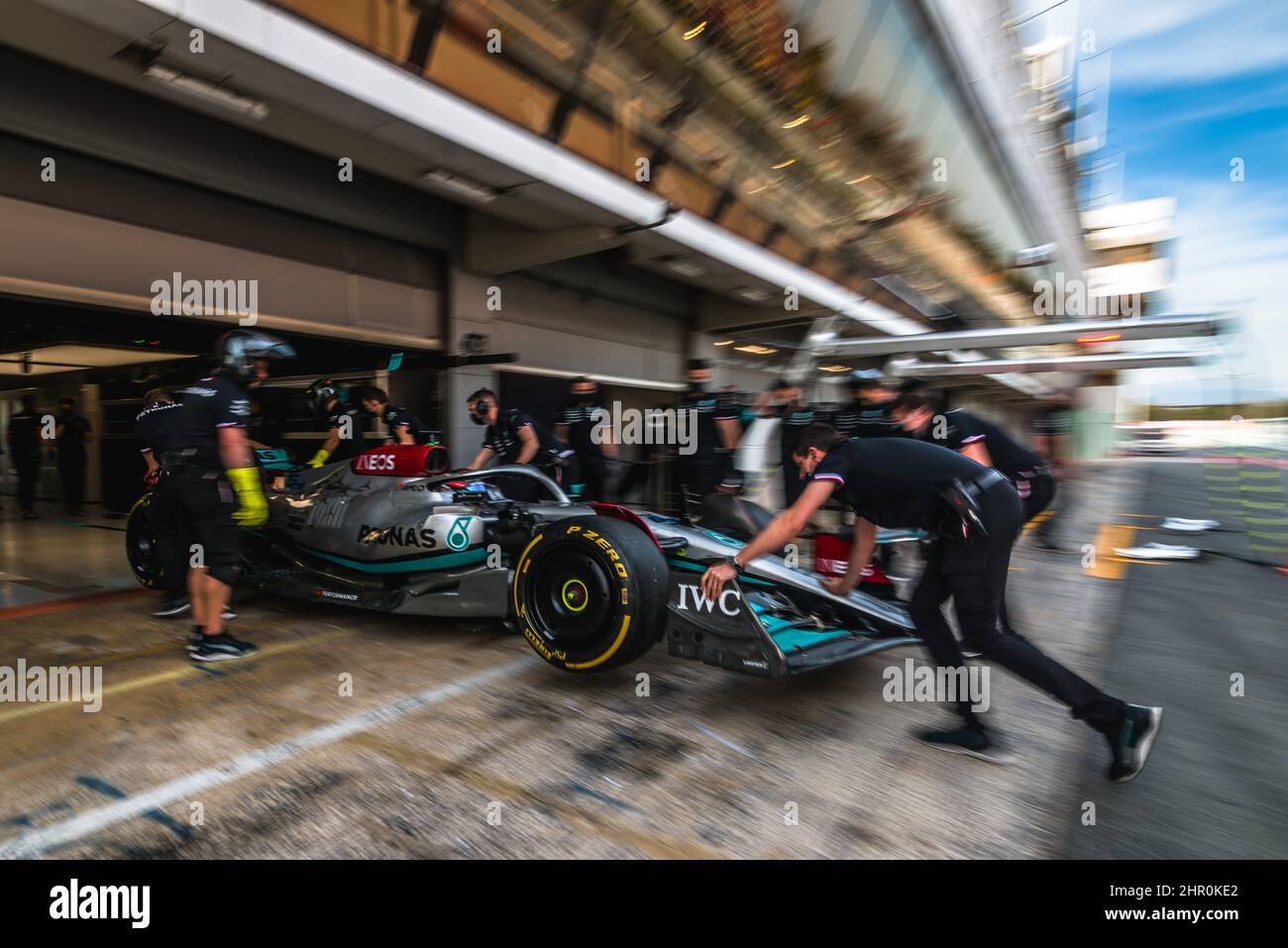 2022 formula one pit stop mercedes hi-res stock photography and images ...