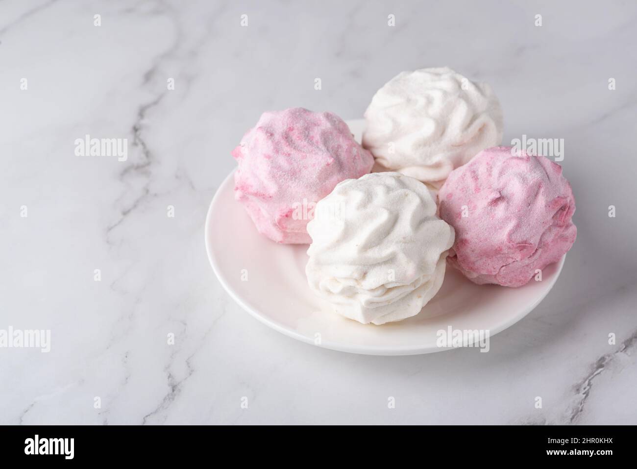 Pink and white marshmallows. Homemade sweets Stock Photo - Alamy