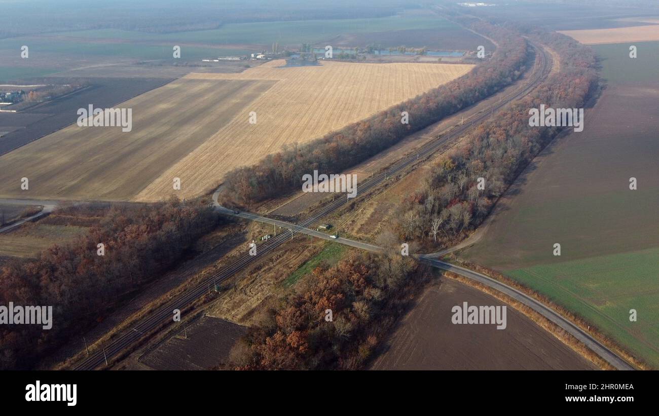Fall trees along railroad track hi-res stock photography and images - Alamy