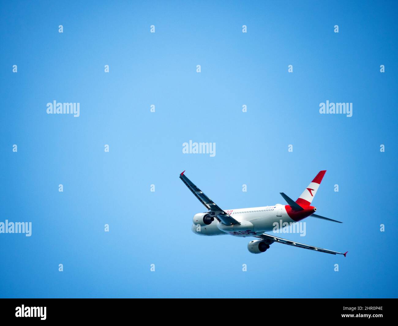 Austrian Airlines Airbus A320-214 with registration OE-LBV aircraft at ...