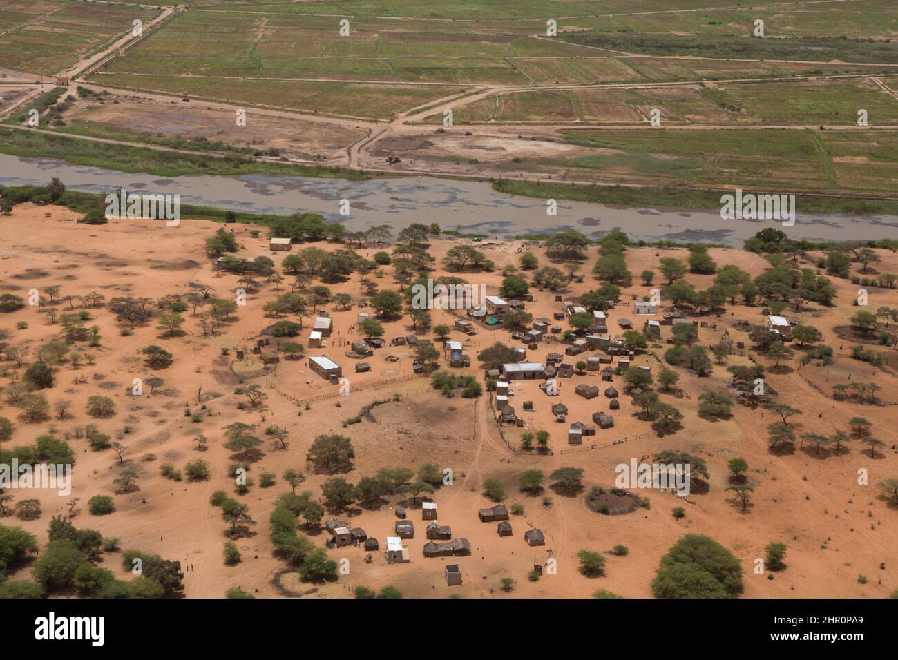 Communities and irrigated rice paddies in the Senegal River Valley ...
