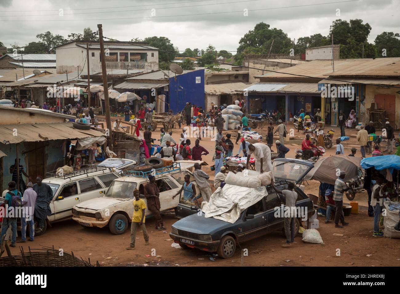 Cars travel along busy highway hi-res stock photography and images - Alamy