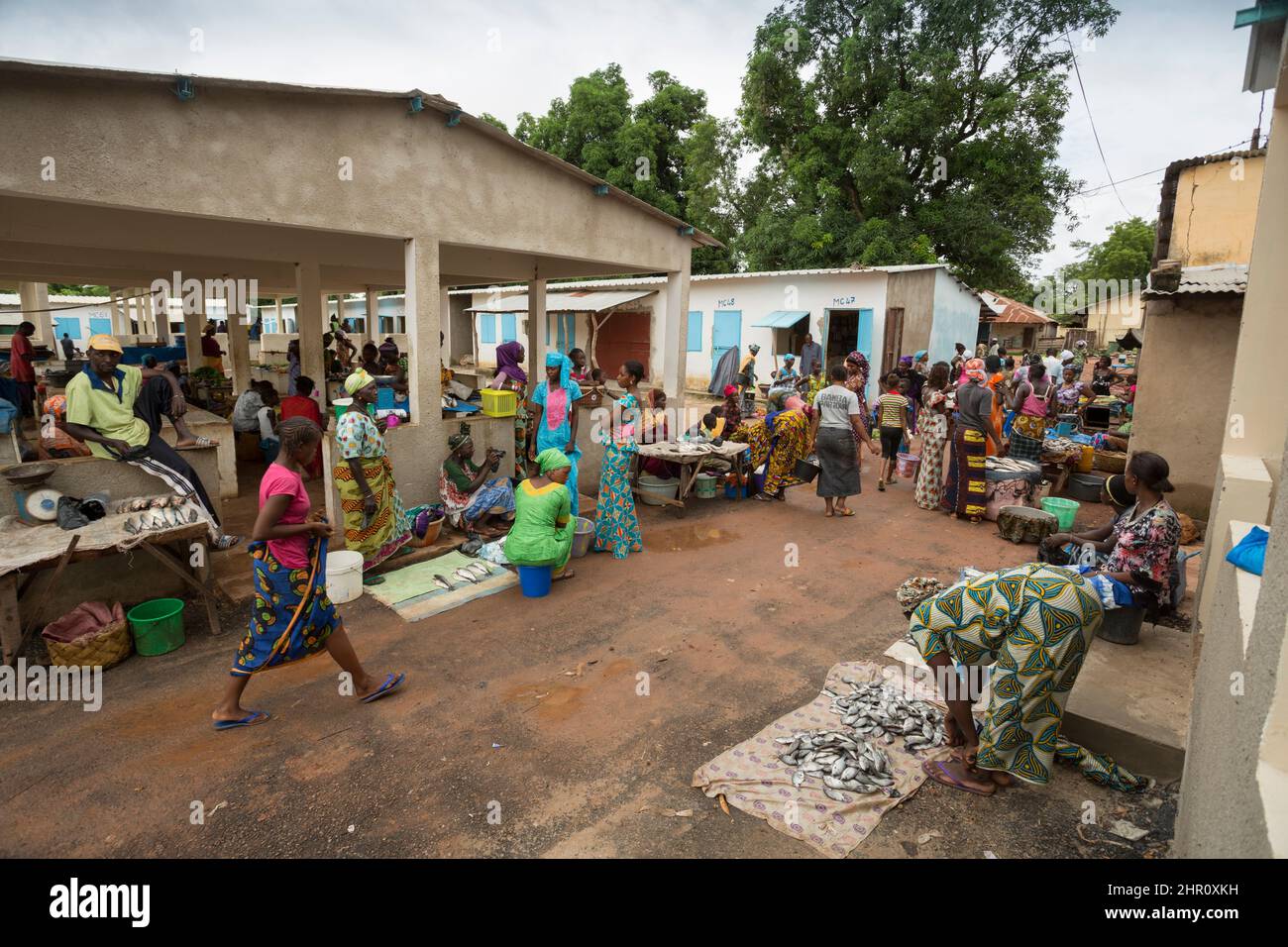 Africa busy market people hi-res stock photography and images - Alamy