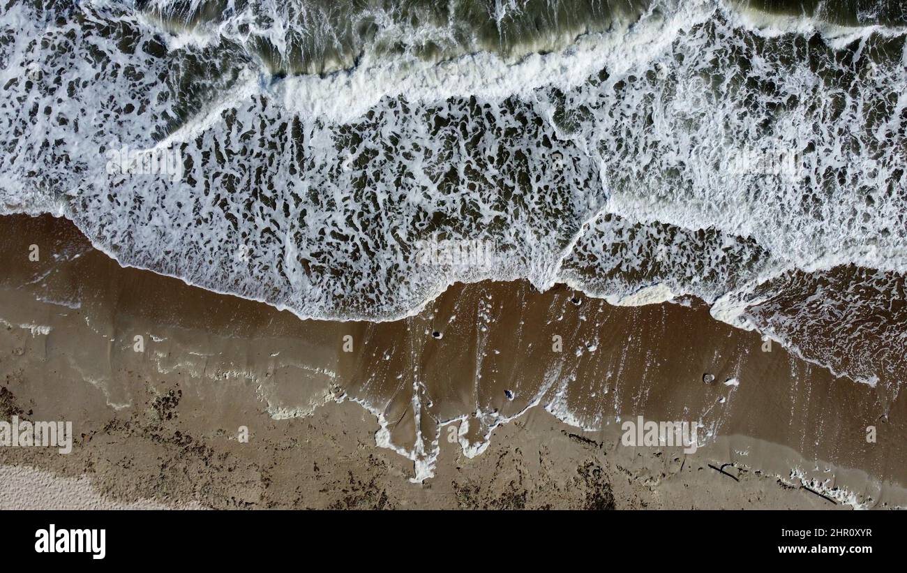 Ocean waves roll shore aerial hi-res stock photography and images - Alamy