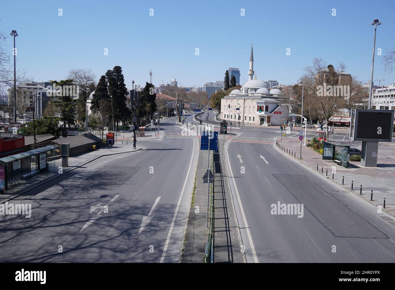 Istanbul roads hi-res stock photography and images - Alamy