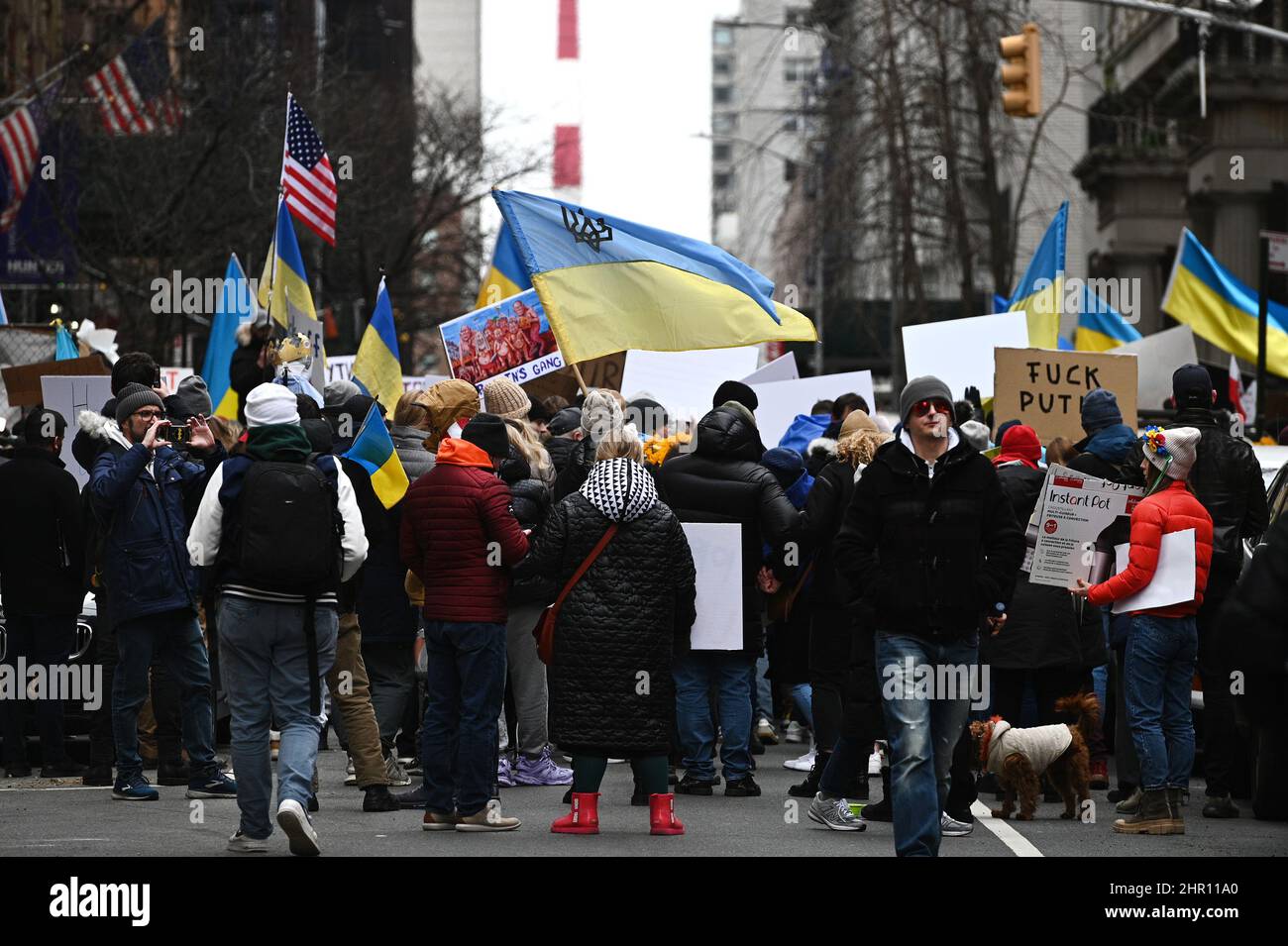 Ukraine war russian tanks gather hi-res stock photography and images ...