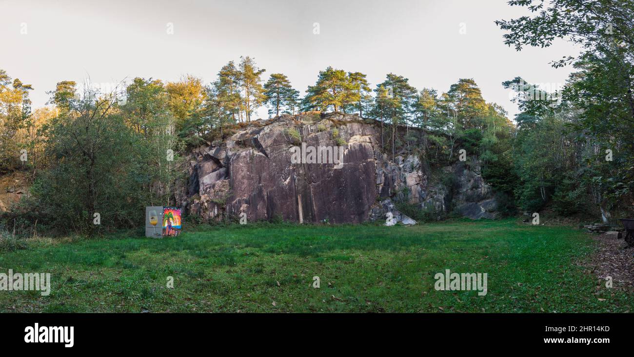 Vue panoramiquue des carrières du Puy de Pauliac Stock Photo - Alamy