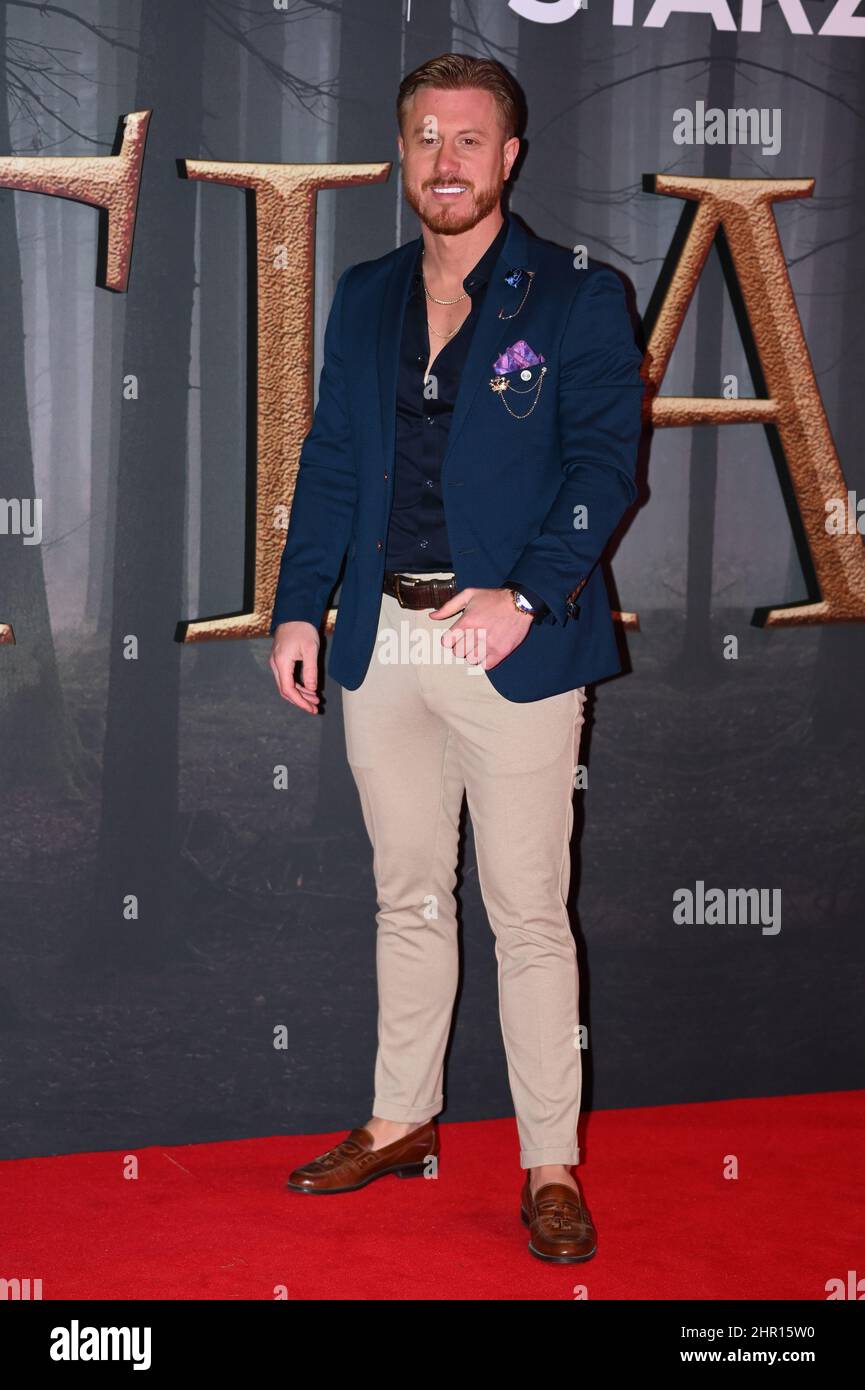 Kris Boyson arrivers at the “Outlander” Season Six Premiere costumes ...