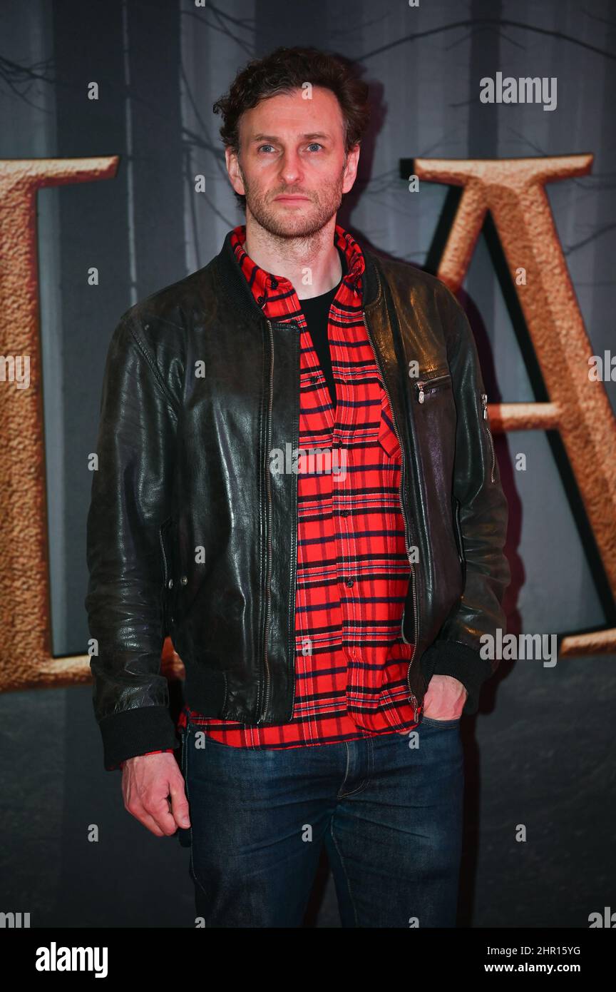 Steven Cree arrivers at the “Outlander” Season Six Premiere costumes ...