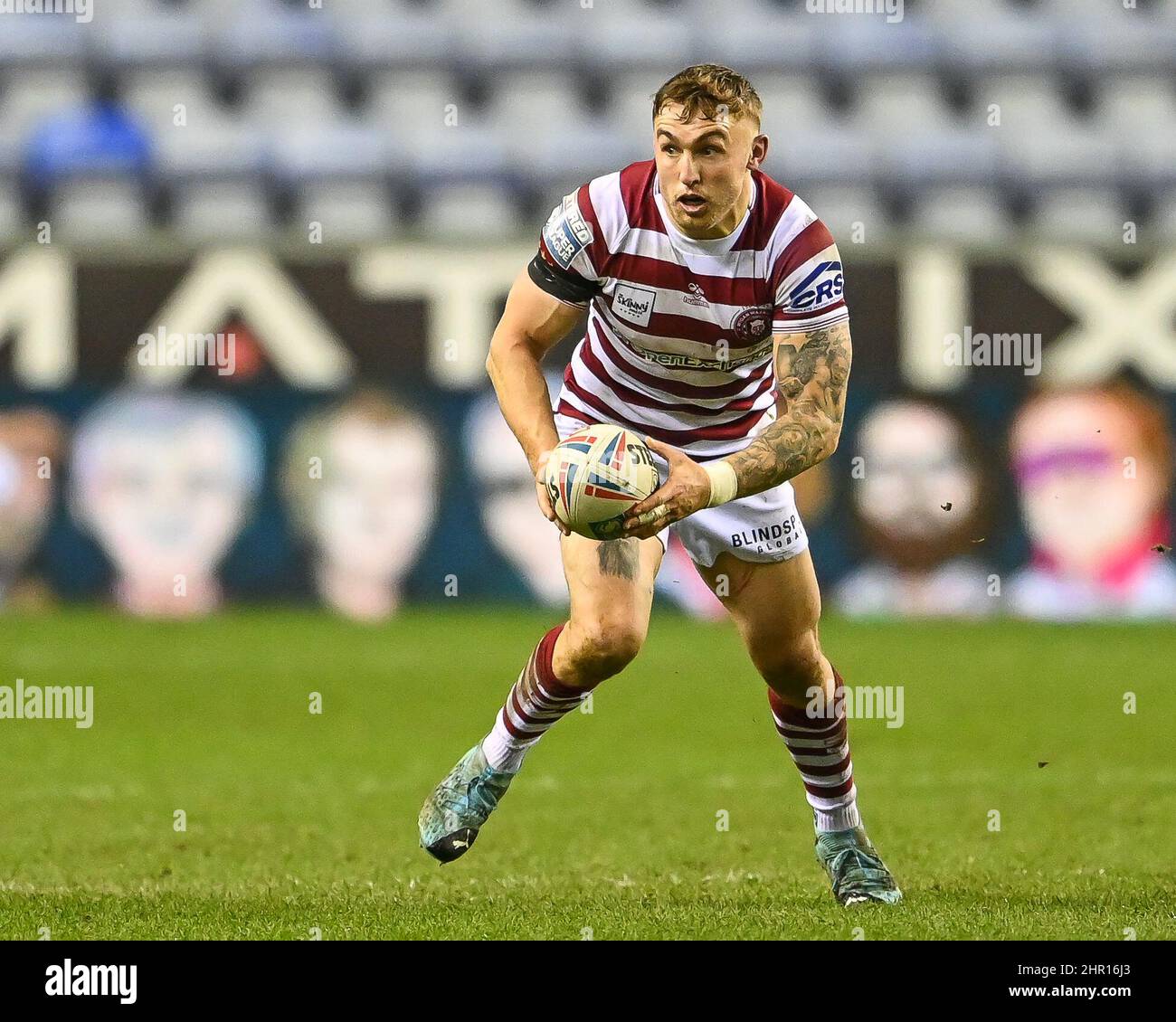 Sam Powell (9) of Wigan Warriors makes a break Stock Photo - Alamy