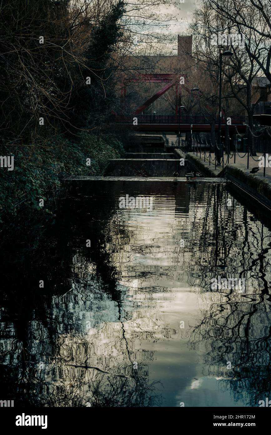 London water reflections hi-res stock photography and images - Alamy