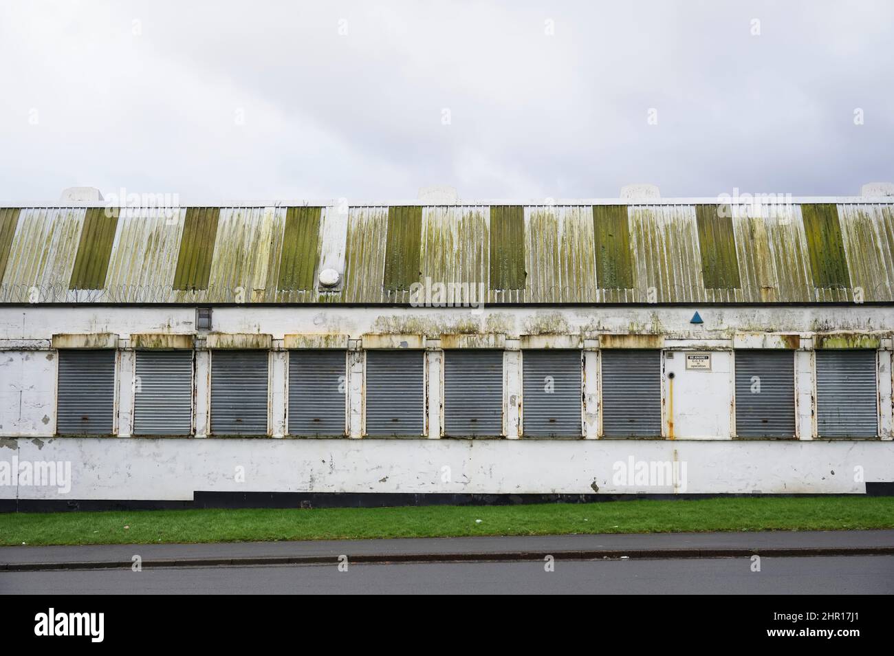 Office window shutters closed due to business closure Stock Photo - Alamy