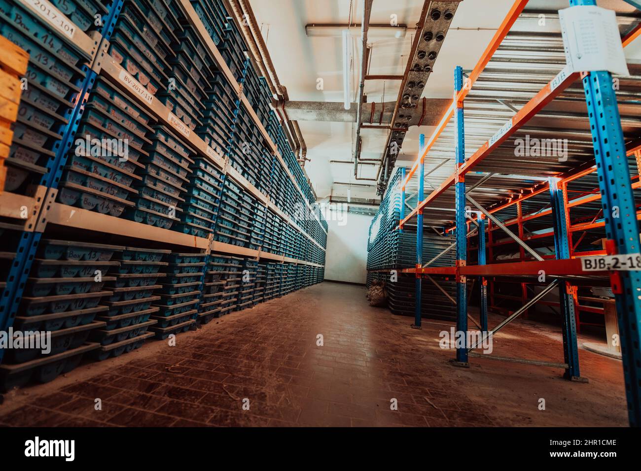 Metal core boxes hi-res stock photography and images - Alamy