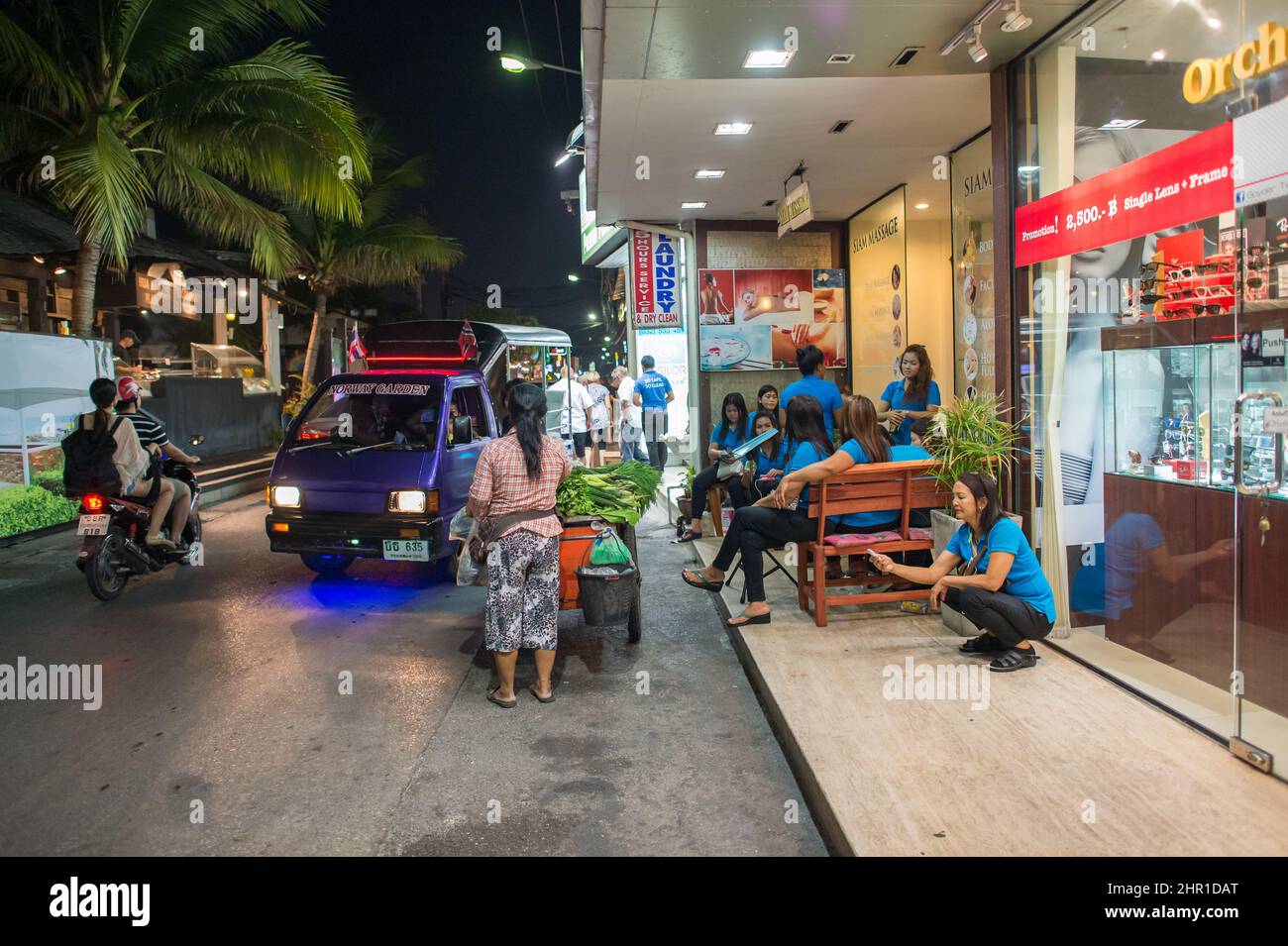 Urban scene by night from Naresdamri Road in vintage Hua Hin. Hua Hin ...