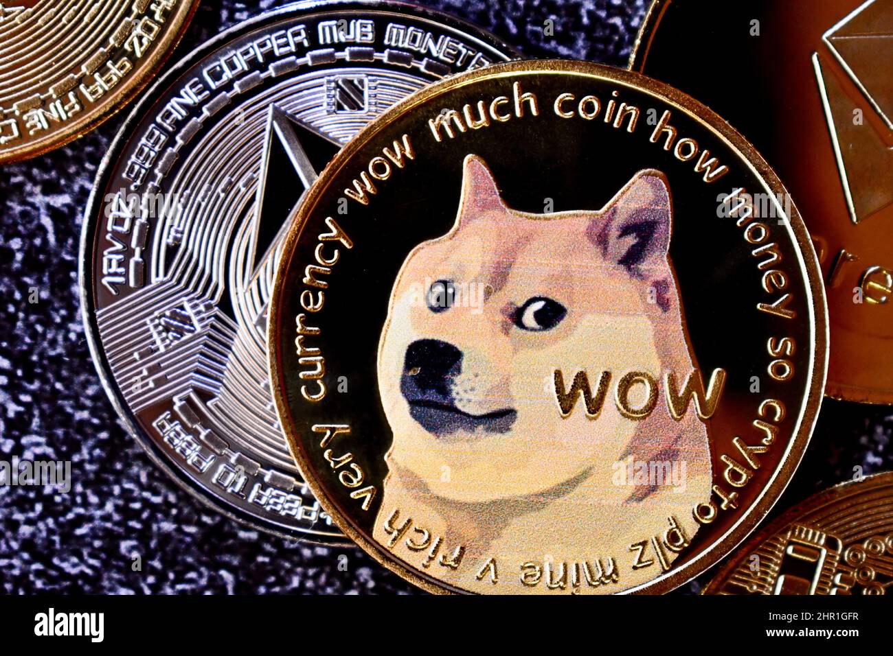 Cryptocurrency dogecoin hi-res stock photography and images - Alamy