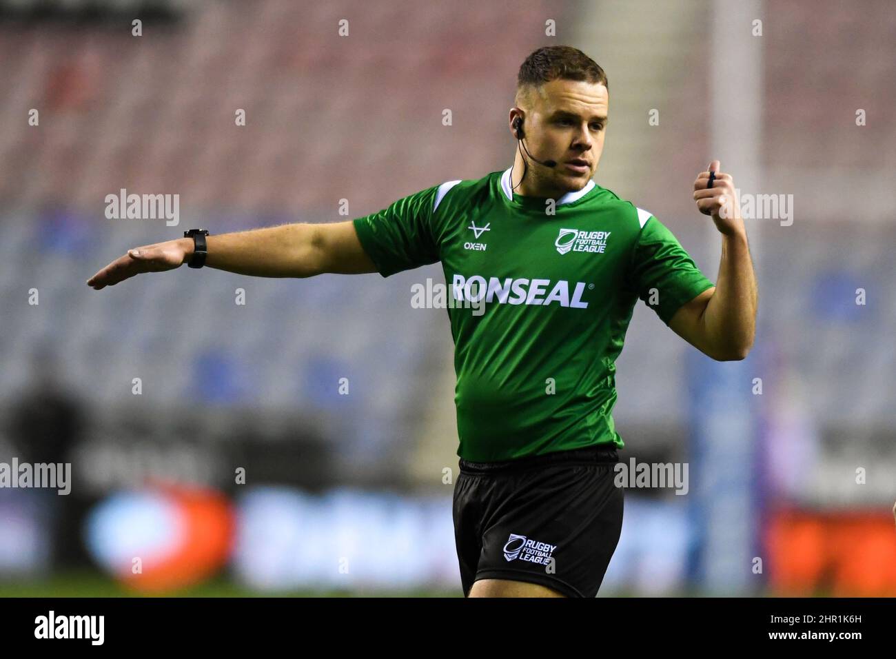 Referee Tom Grant gives instructions during the game Stock Photo - Alamy