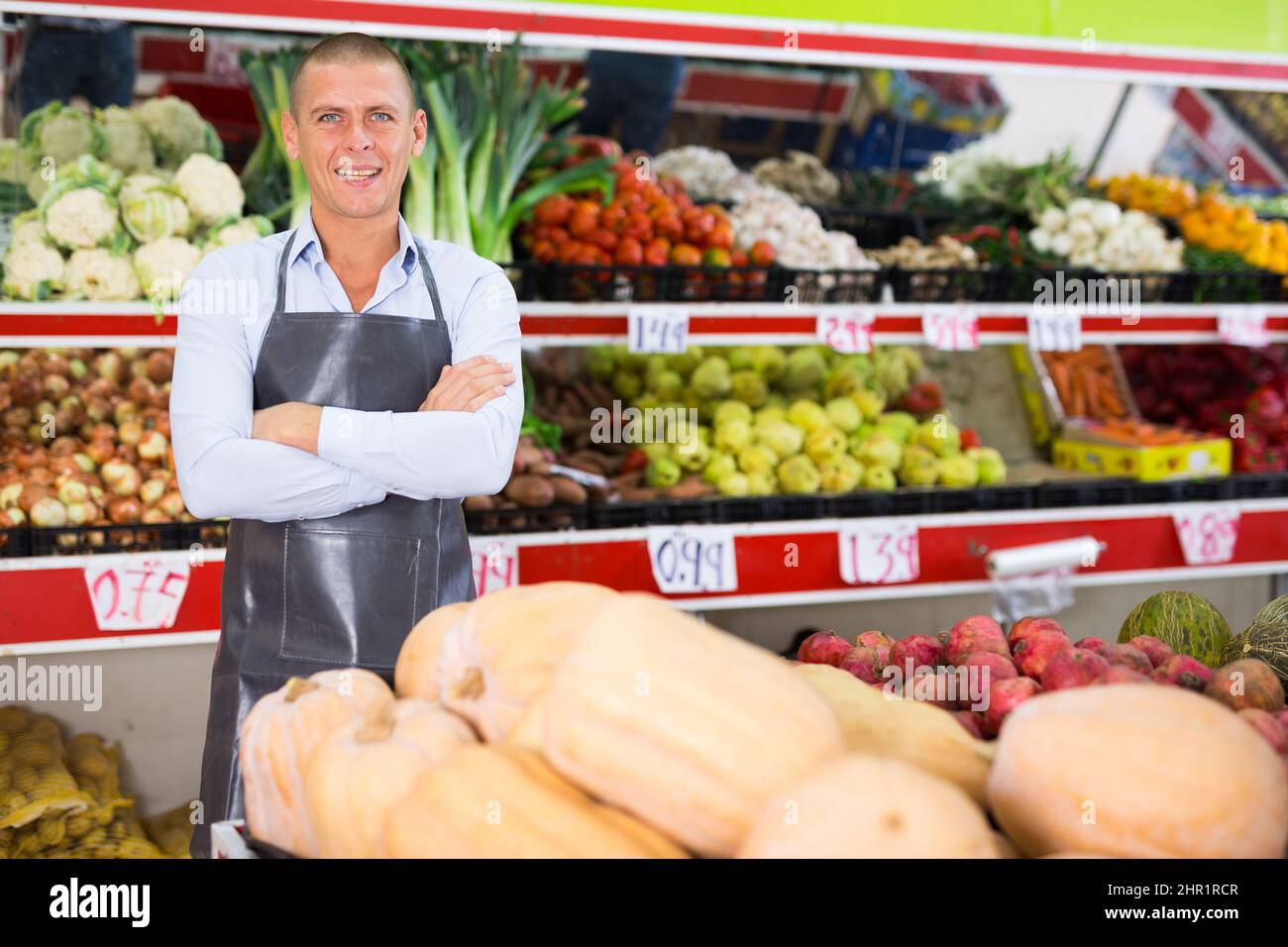 Greengrocer fruit shop in indoor hi-res stock photography and images ...
