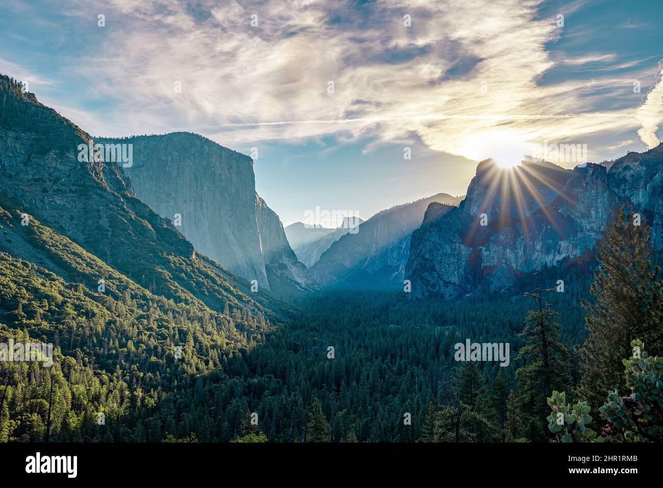 Panoramic mountains yosemite national hi-res stock photography and ...