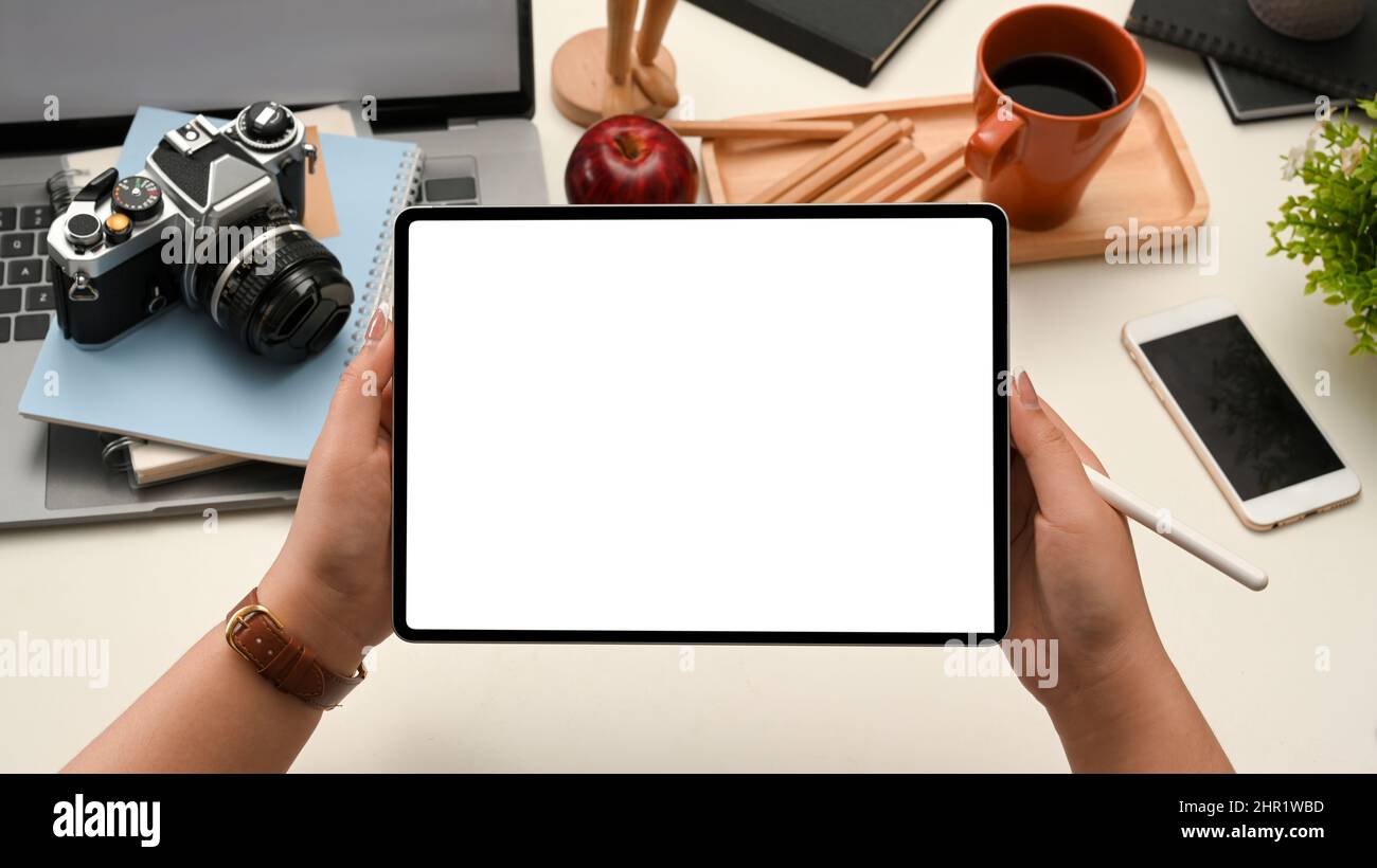 A digital tablet touchpad white screen mockup for montage your graphic ...