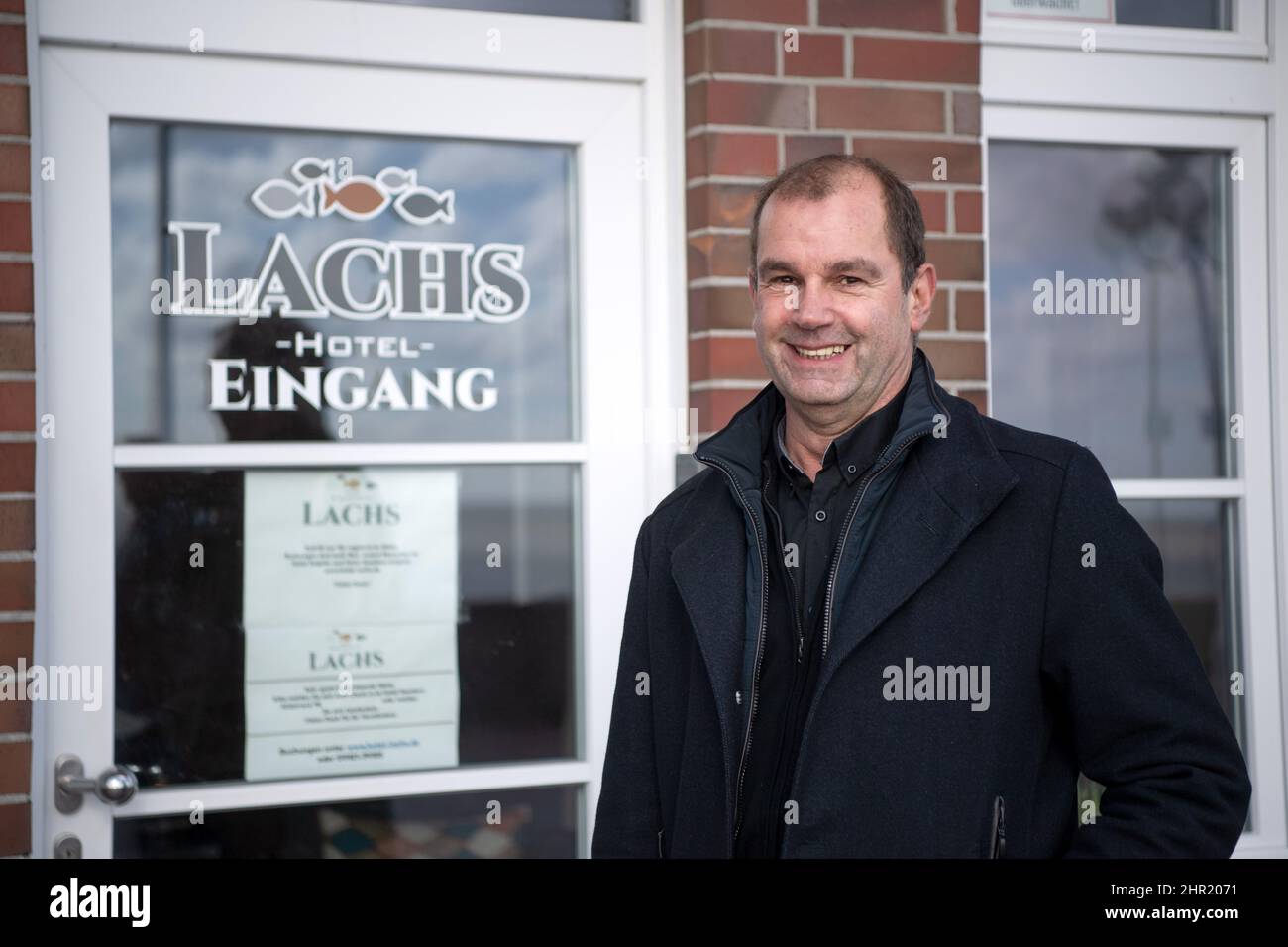 Wilhelmshaven, Germany. 23rd Feb, 2022. Olaf Stamsen, hotelier, stands ...