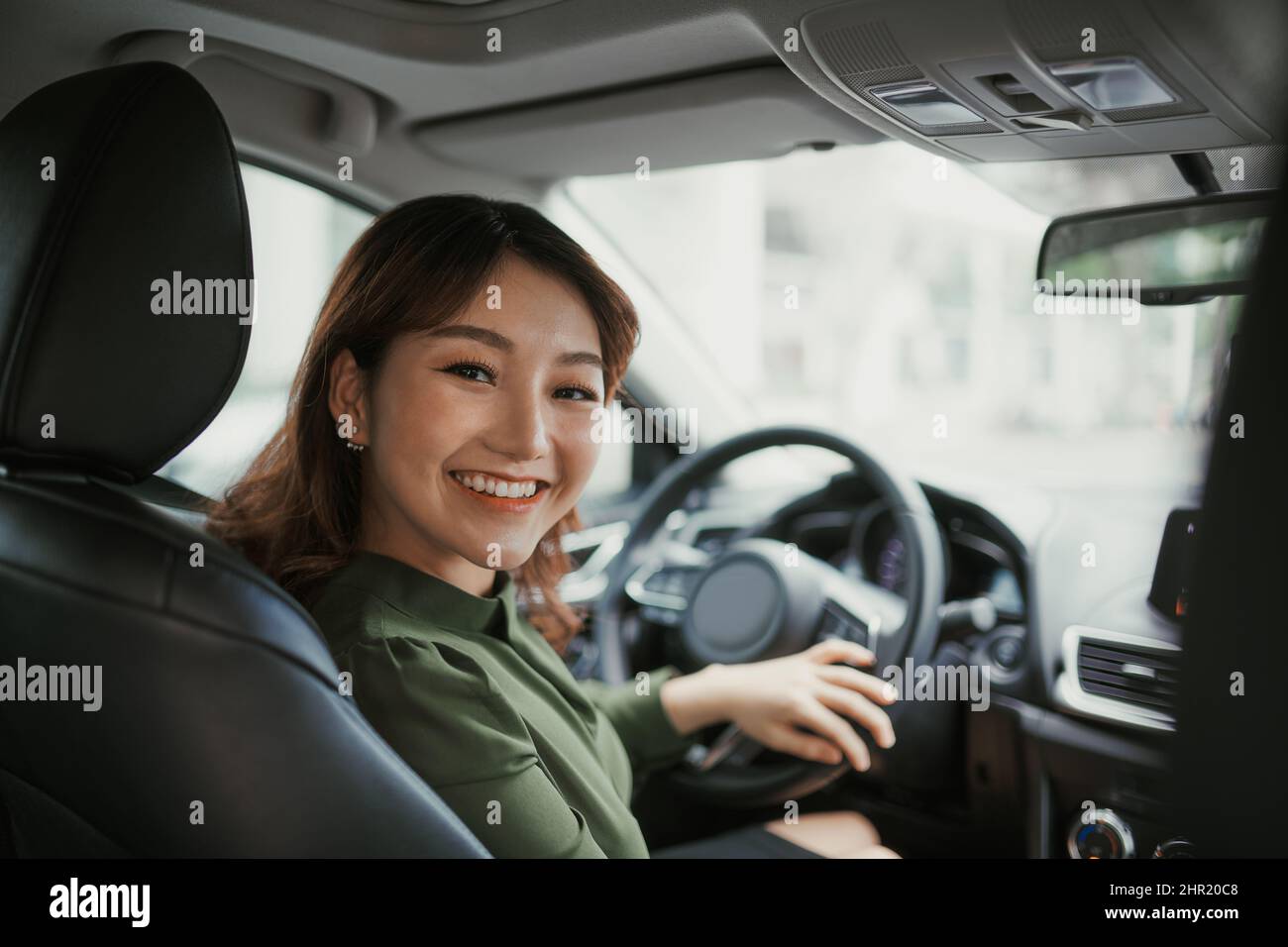 Pretty young woman driving car Stock Photo - Alamy