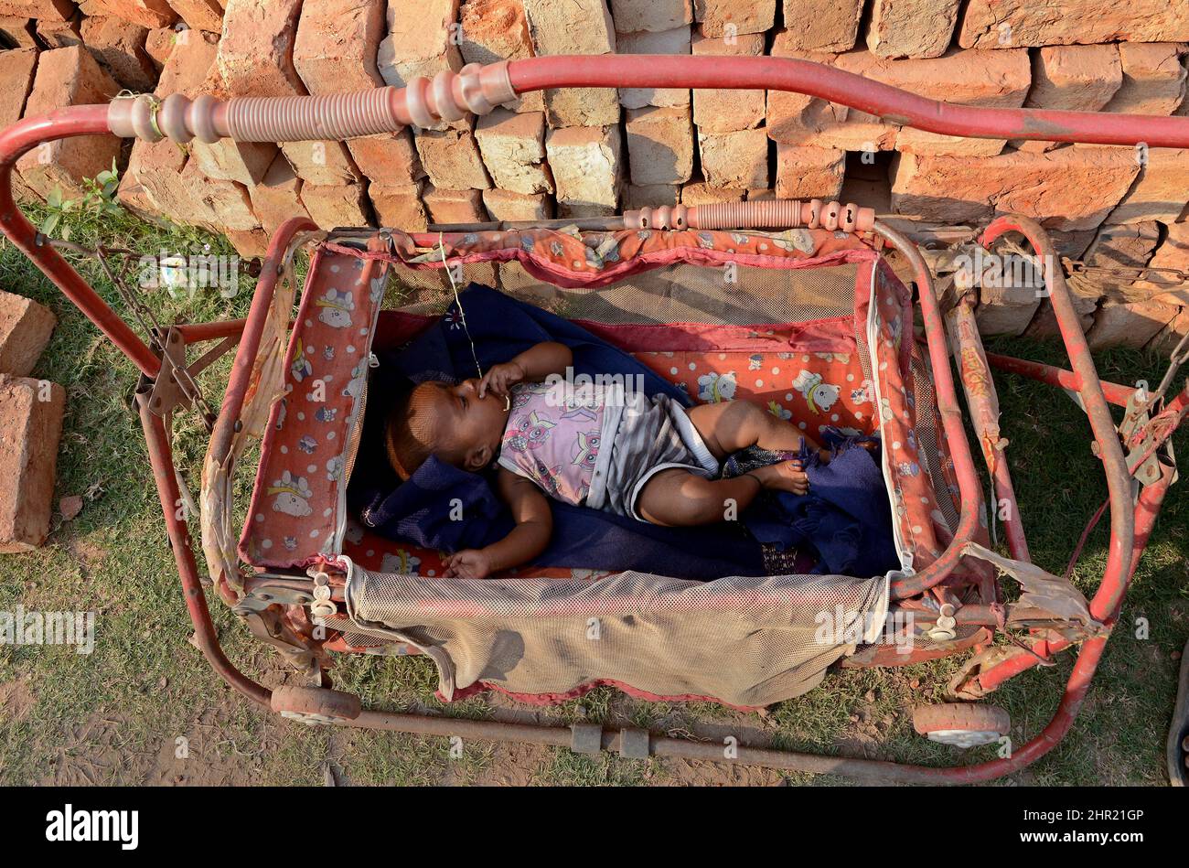 Rusty iron cradle hi-res stock photography and images - Alamy