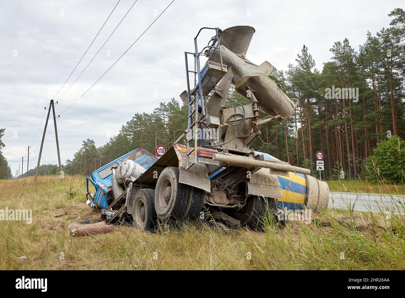 Concrete mixer truck accident hi-res stock photography and images - Alamy