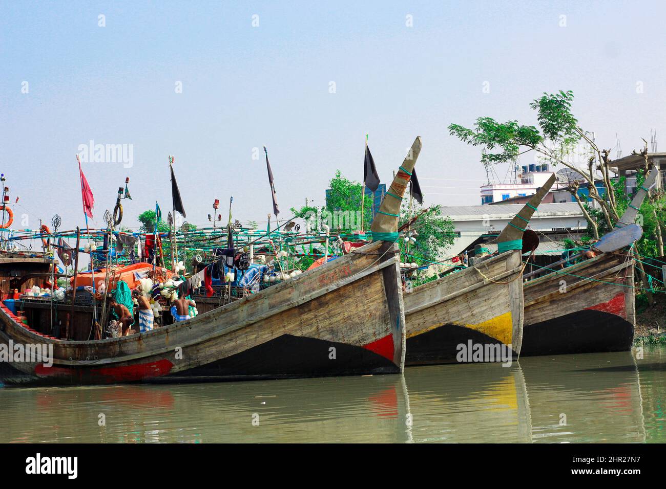 Bangladesh fishing boats hi-res stock photography and images - Alamy