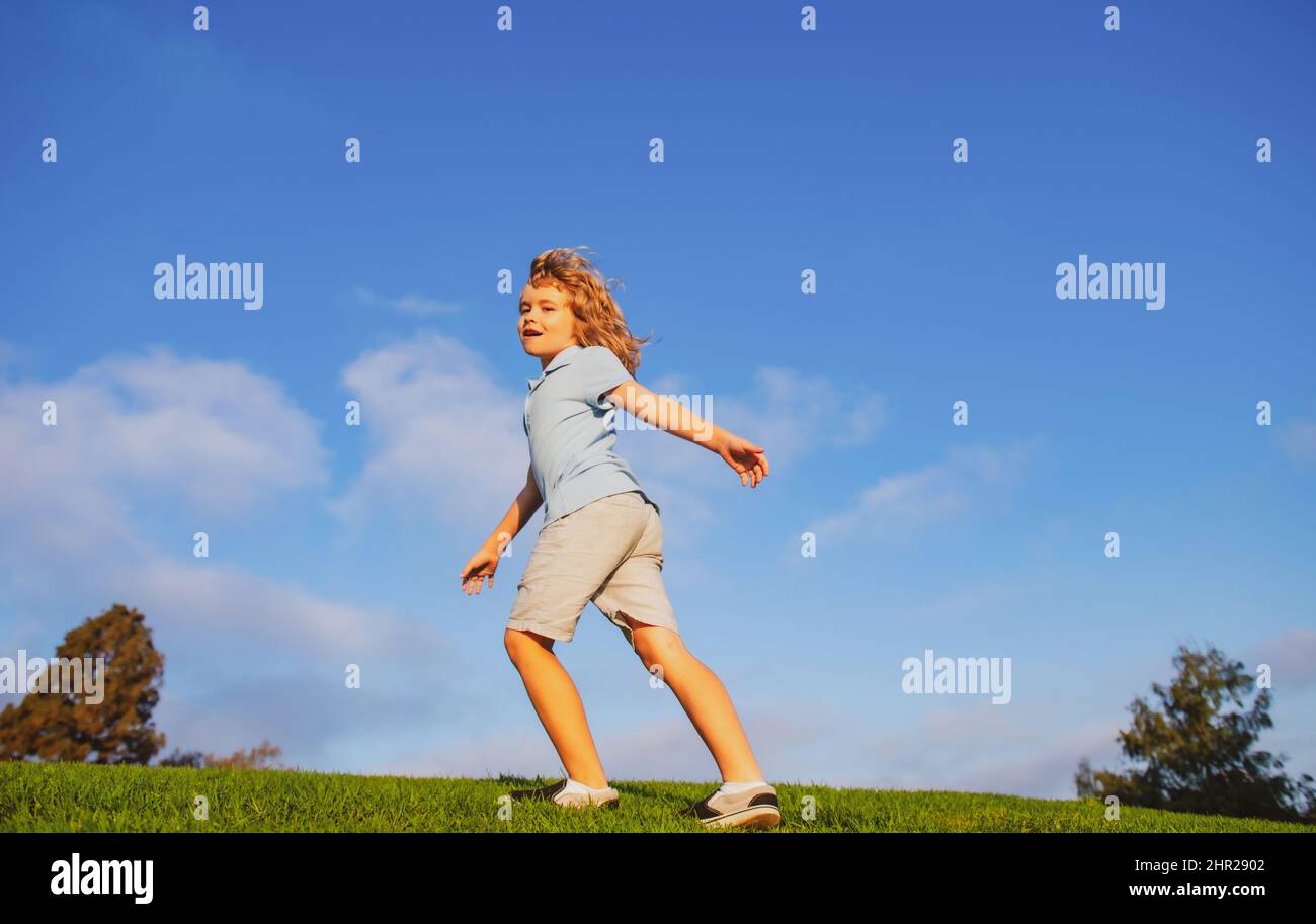 Kid running on grass field. Cute boy run in summer park. Child running ...