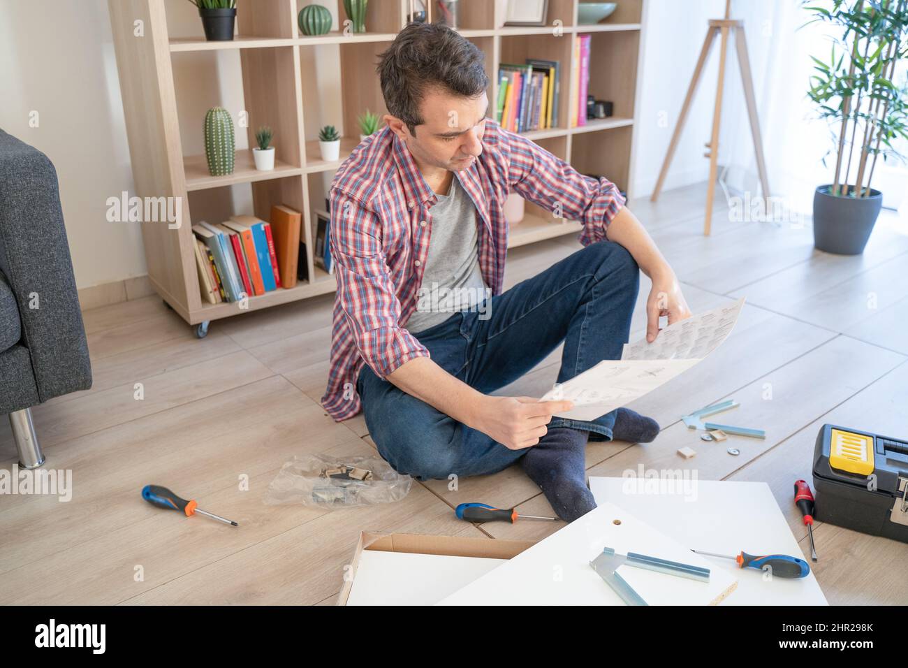 Assembling shelf hi-res stock photography and images - Alamy